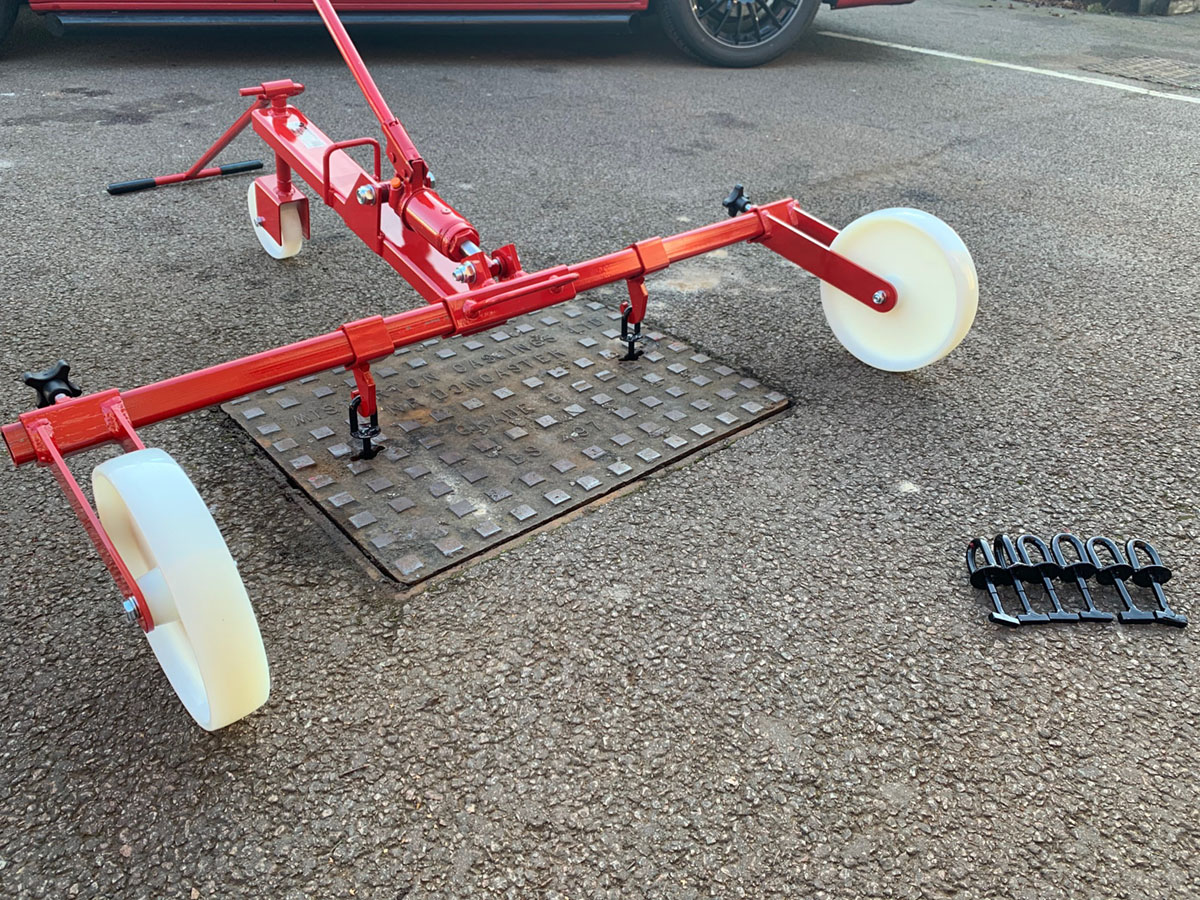 Hydraulic Manhole Cover Lifter Mustang Tools Hydraulic Manhole Cover Lifter Mustang Tools